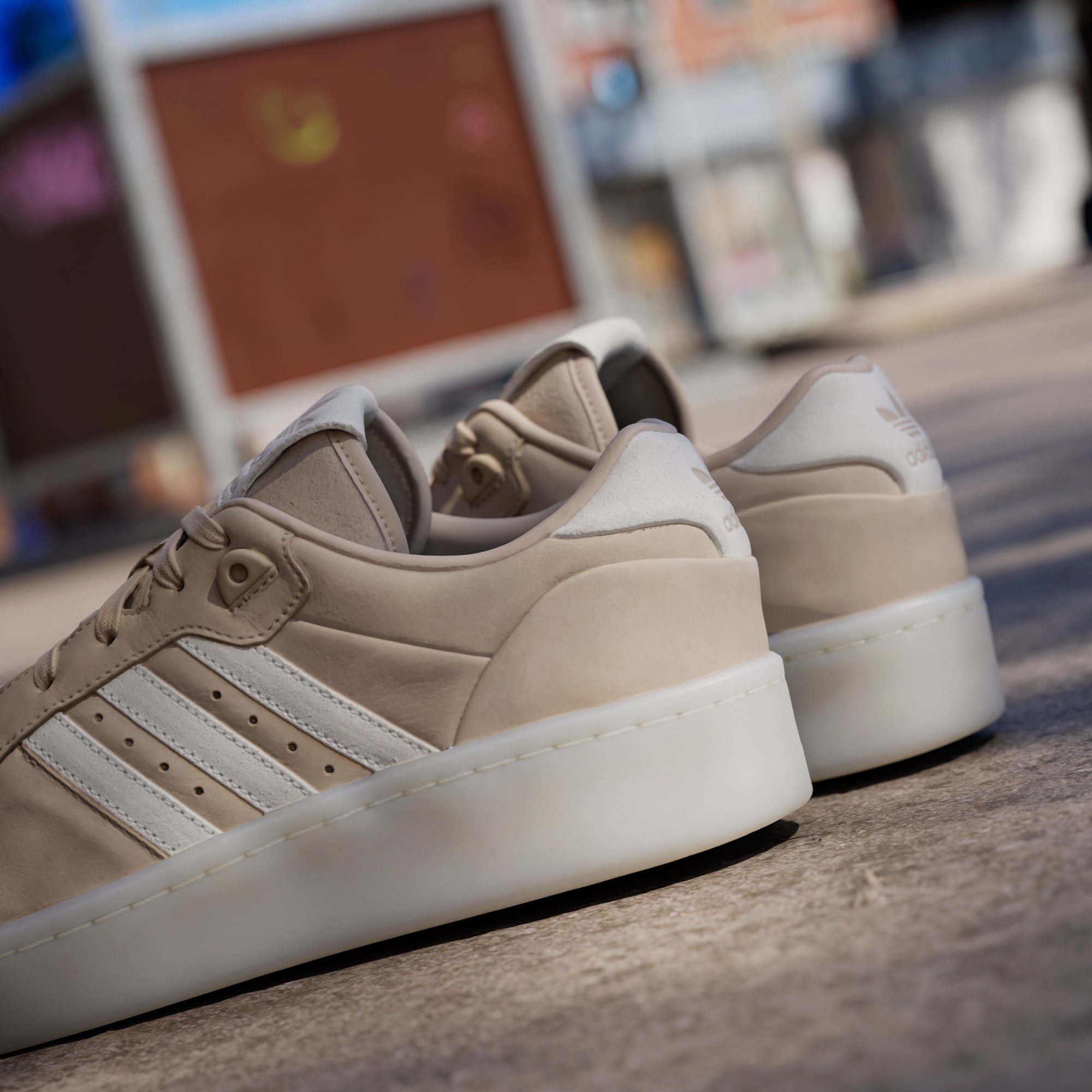 Tênis Rivalry Low Lux - Bege adidas | adidas Brasil