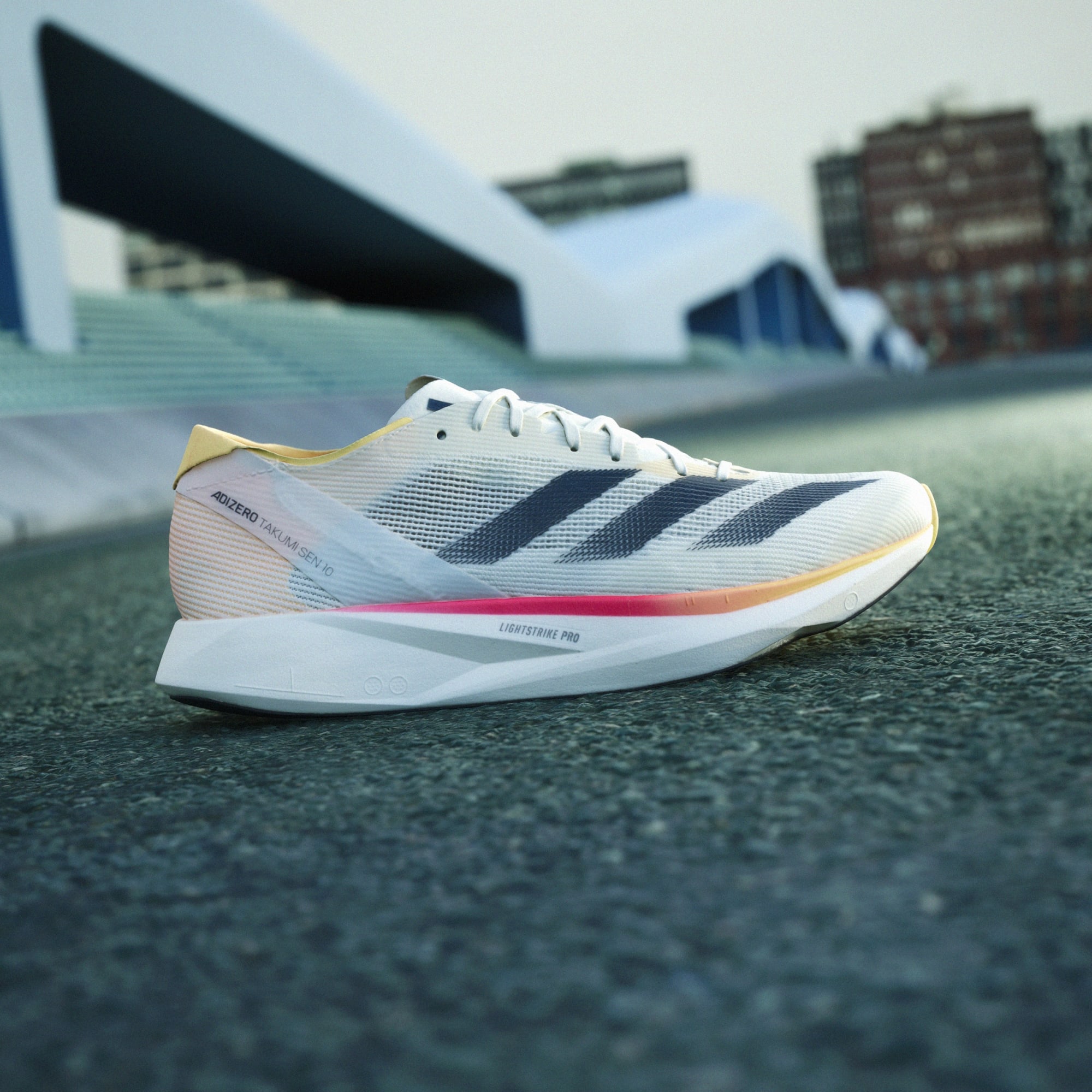 Tênis Adizero Takumi Sen 10 - Bege adidas | adidas Brasil