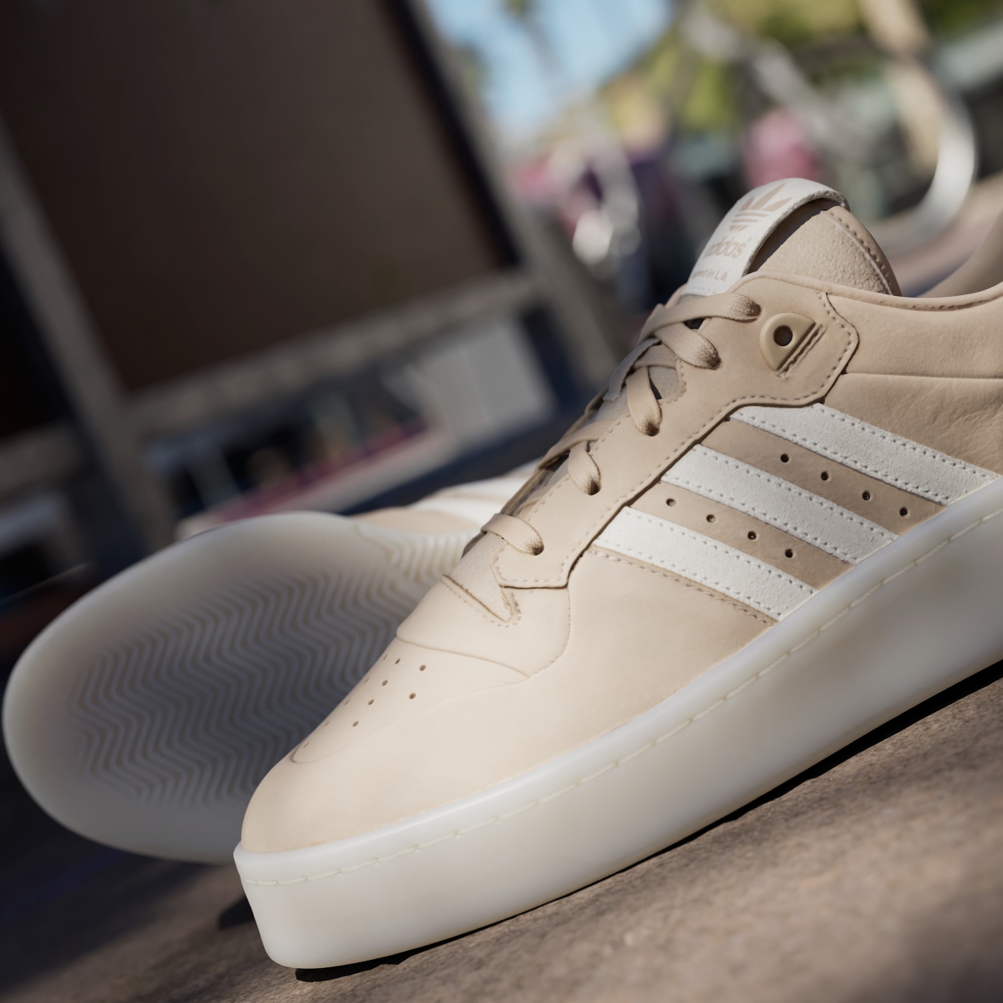 Tênis Rivalry Low Lux - Bege adidas | adidas Brasil