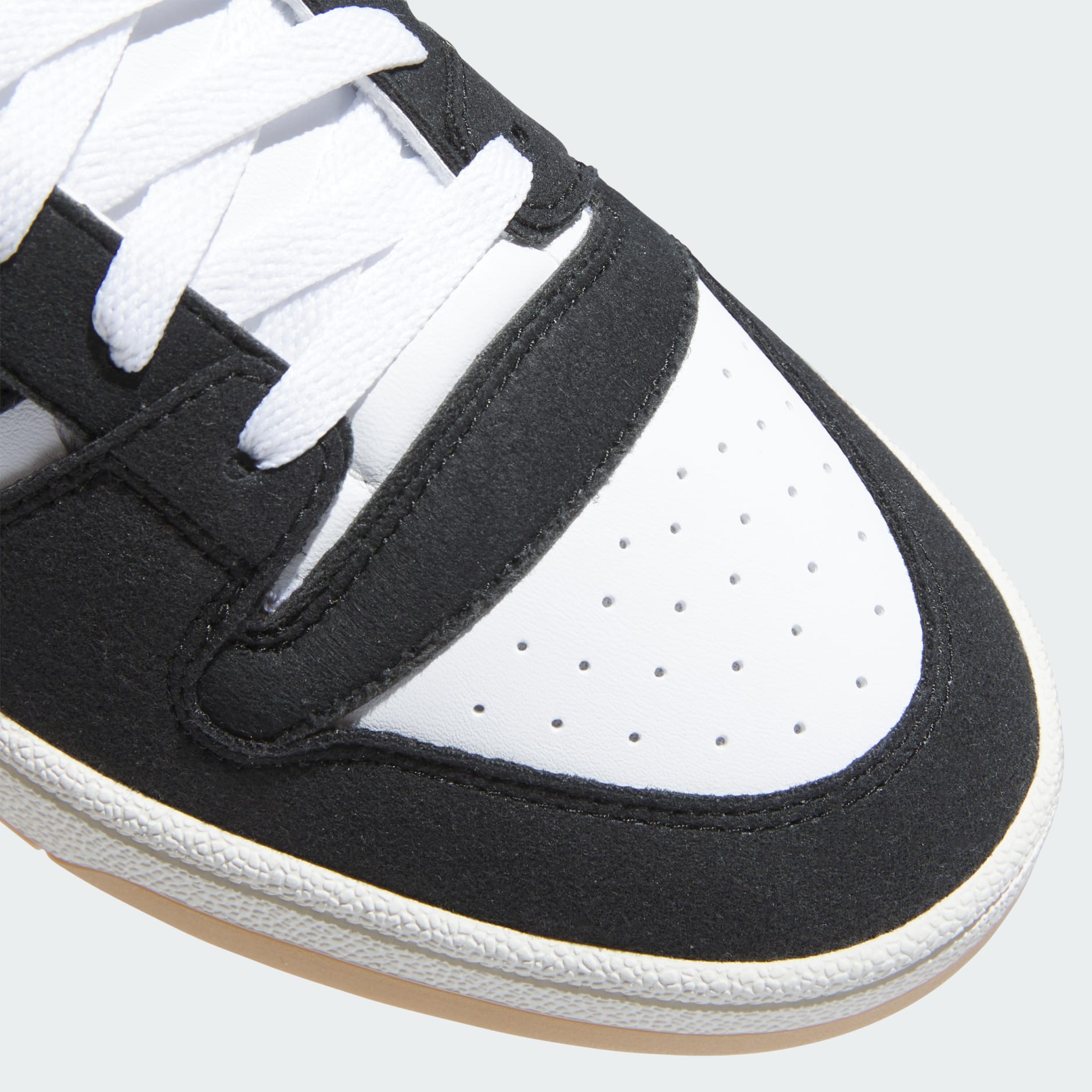 Shoes - Turnaround Mid Shoes - Black | adidas South Africa