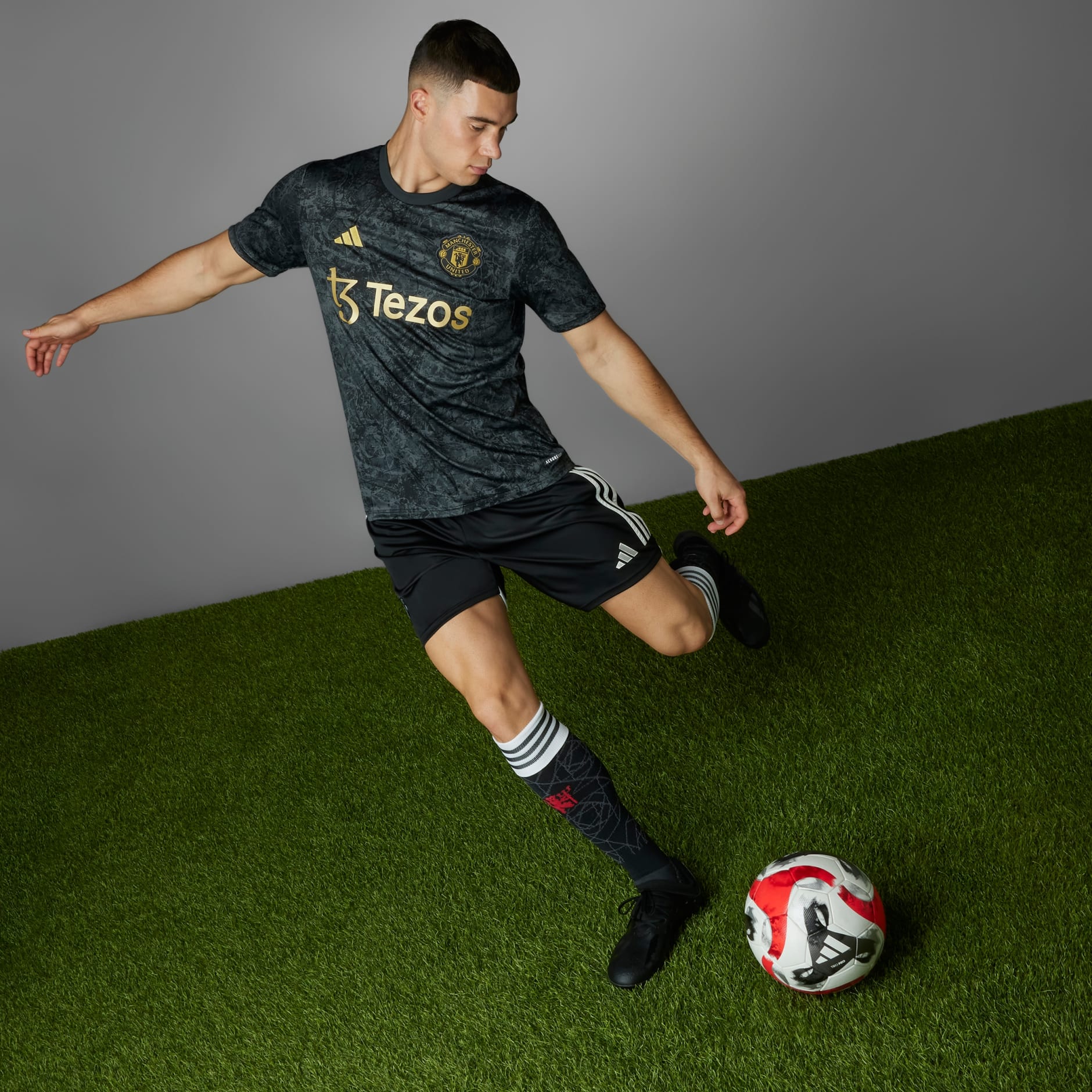 Men's Clothing - Manchester United Stone Roses Pre-Match Jersey - Black ...