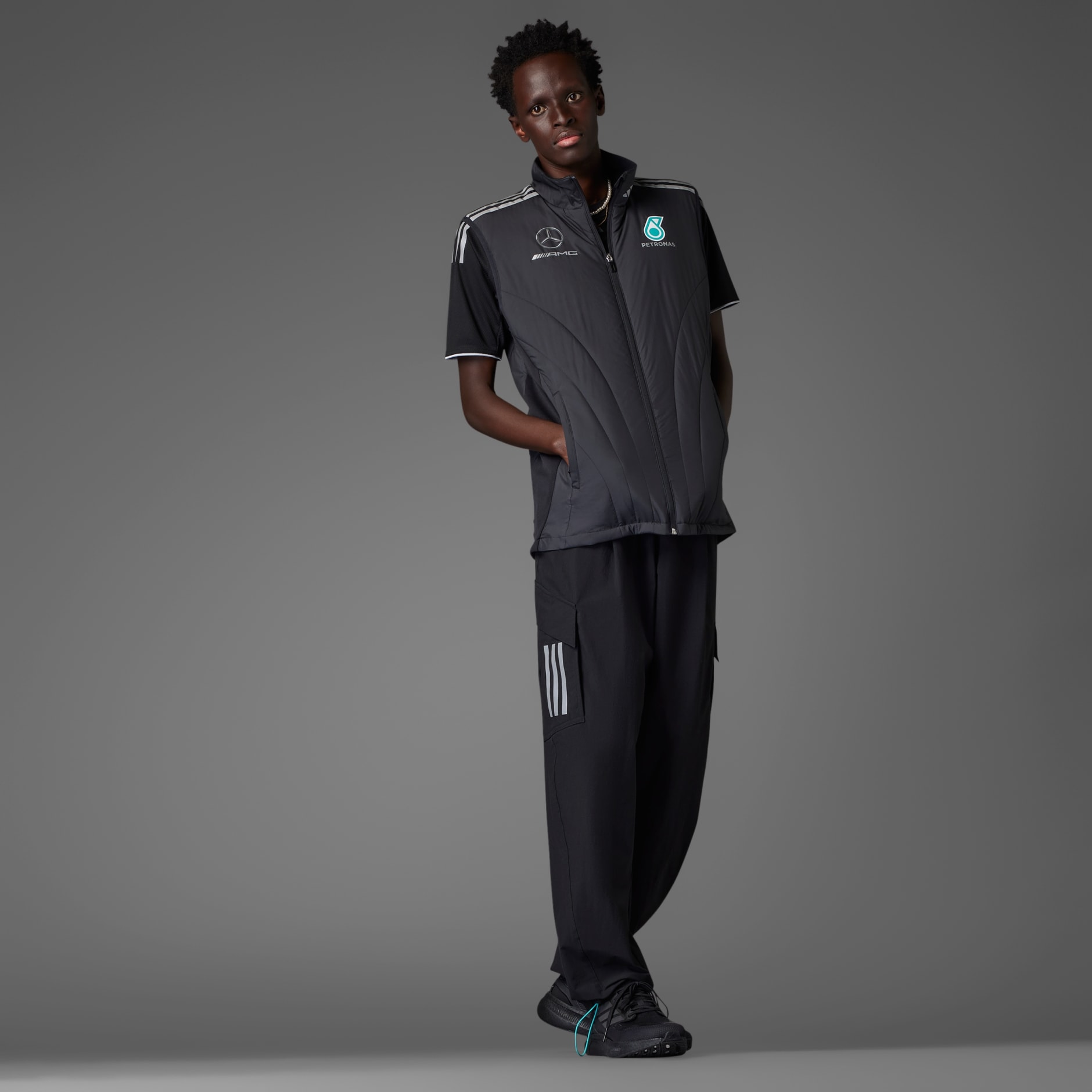 MERCEDES - AMG PETRONAS FORMULA ONE TEAM MECHANICS VEST - Black ...