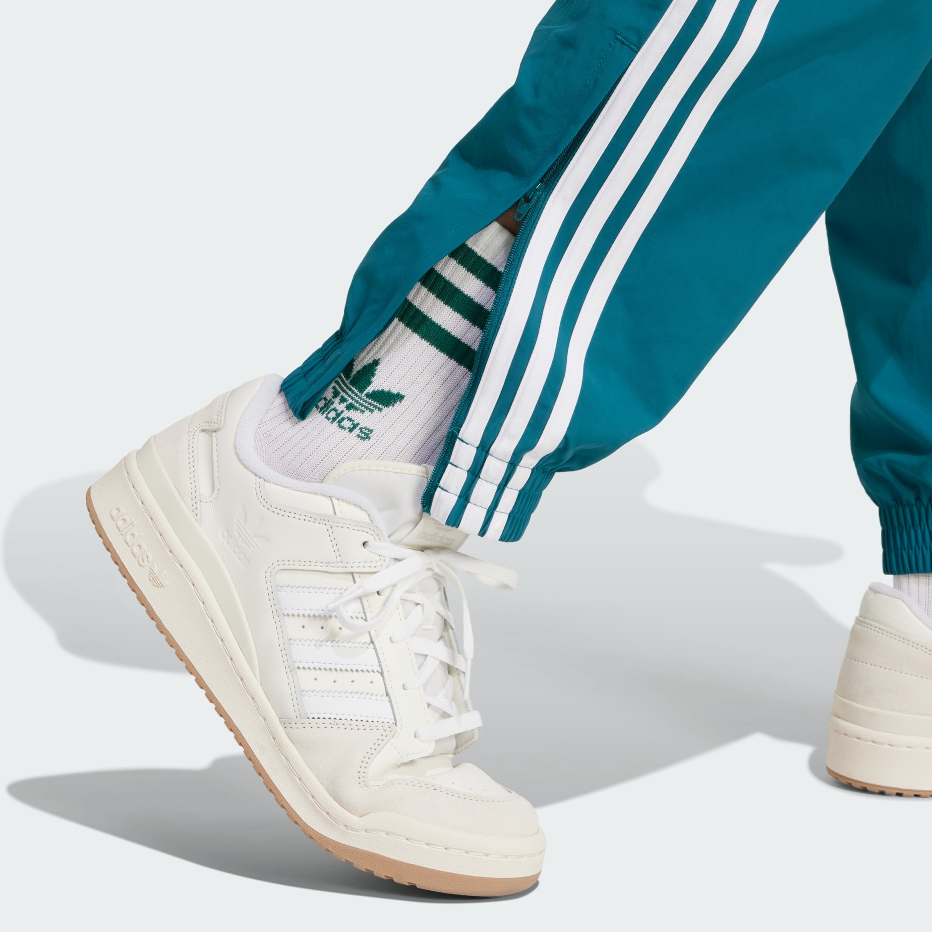 Adicolor Firebird 梭織運動長褲 - 淺藍色 | adidas香港官方網上商店