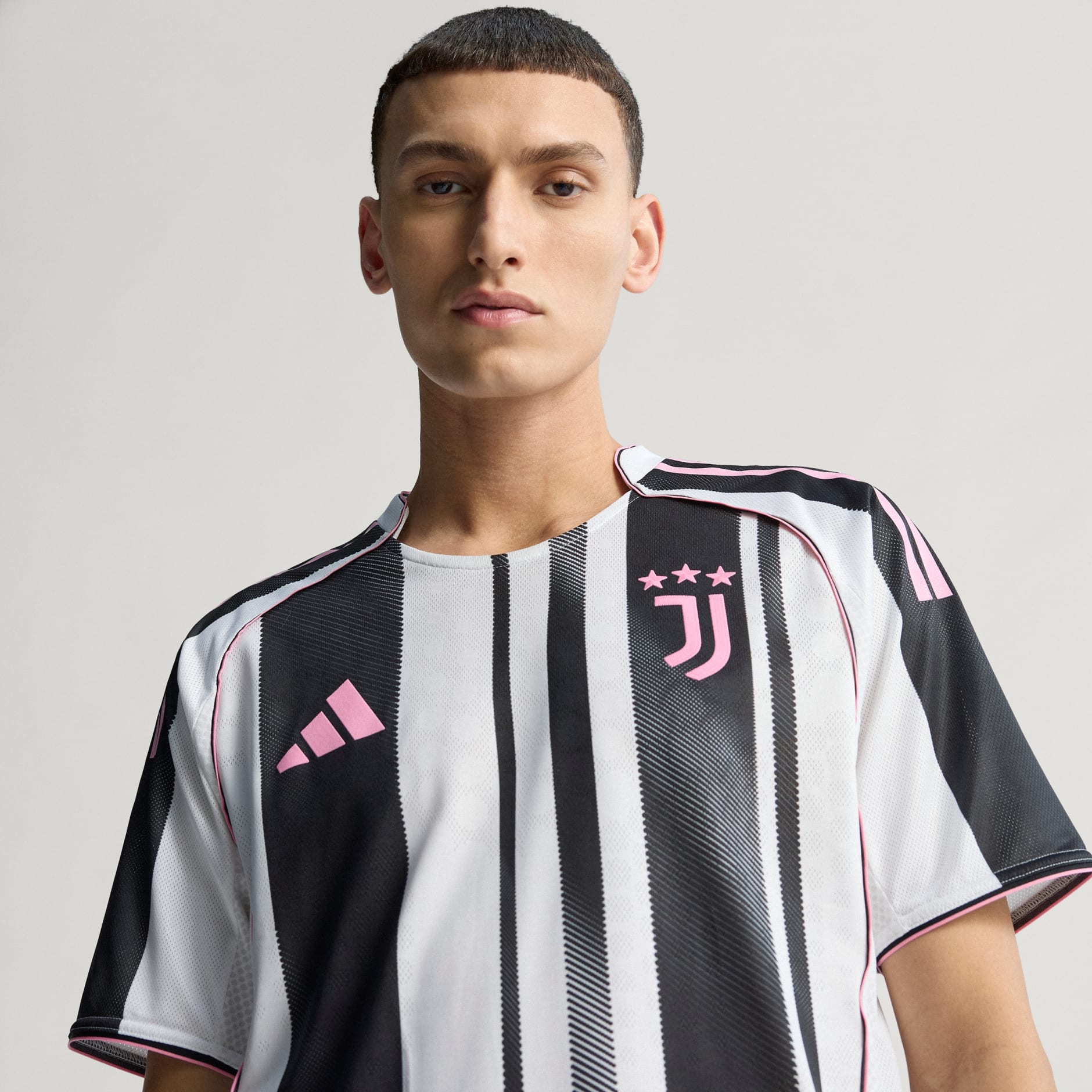 Clothing - Juventus 25/26 Home Authentic Jersey - White | adidas Qatar