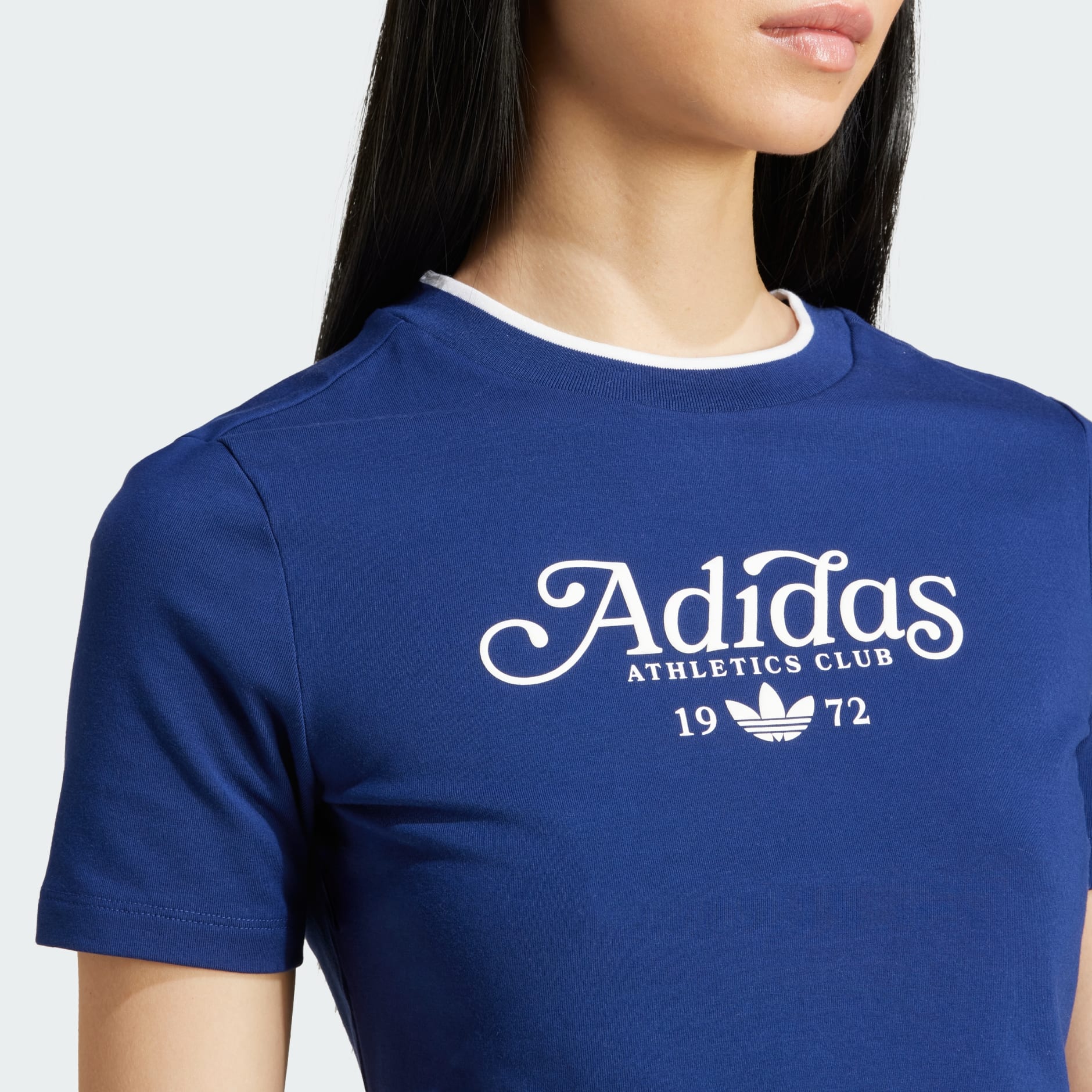 adidas חולצת טי-שירט Graphic Badge Slim 3-Stripes - כחול | adidas IL
