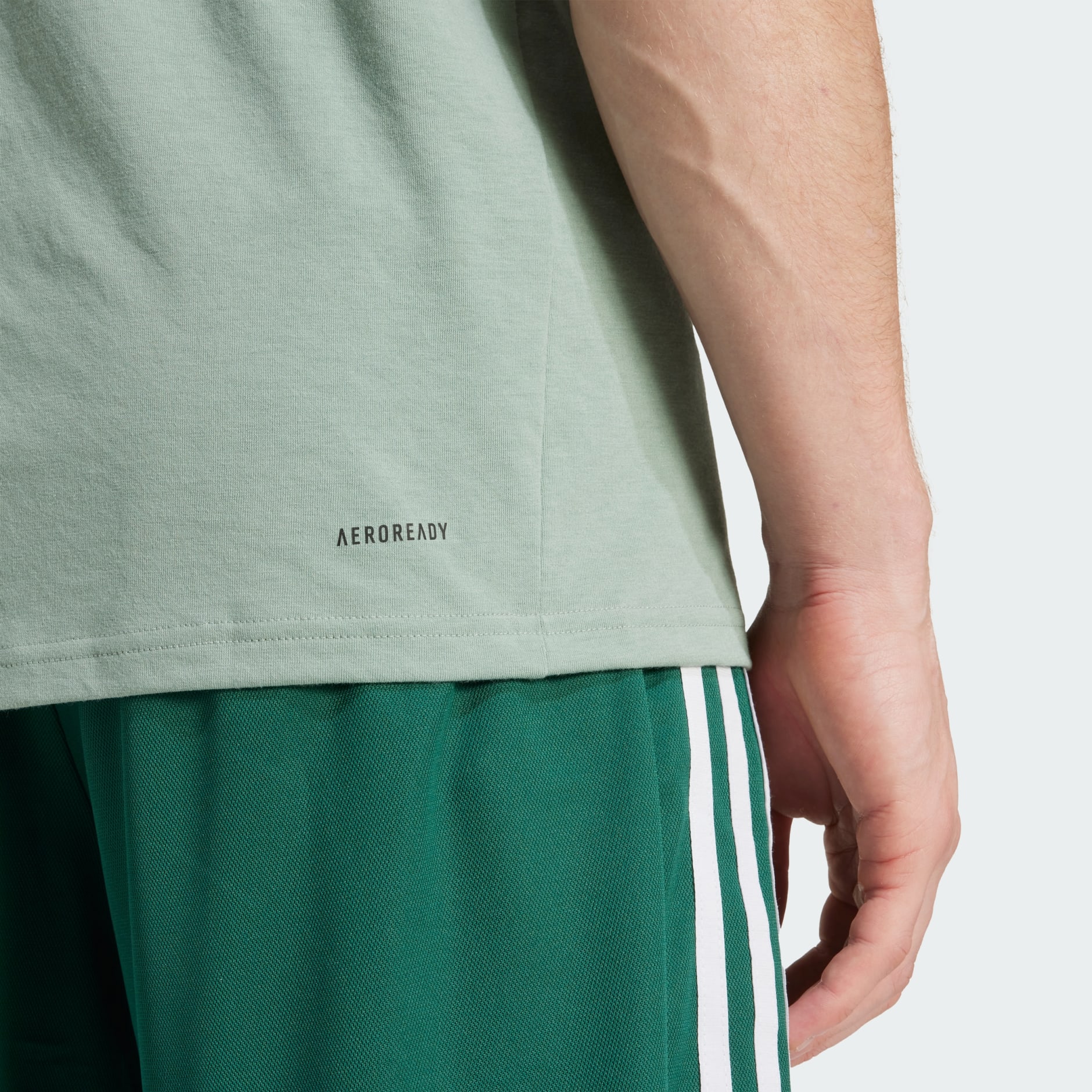 الملابس - تيشيرت تدريب Train Essentials Feelready Logo - أخضر | أديداس ...