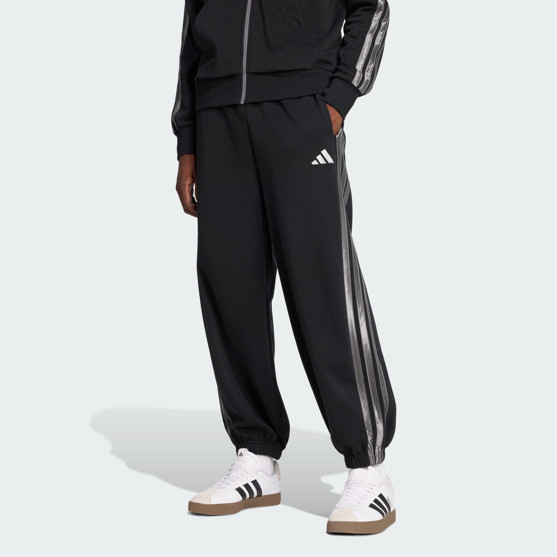 Men's Clothing - HOLIDAY 3S PANT - Black | adidas Saudi Arabia