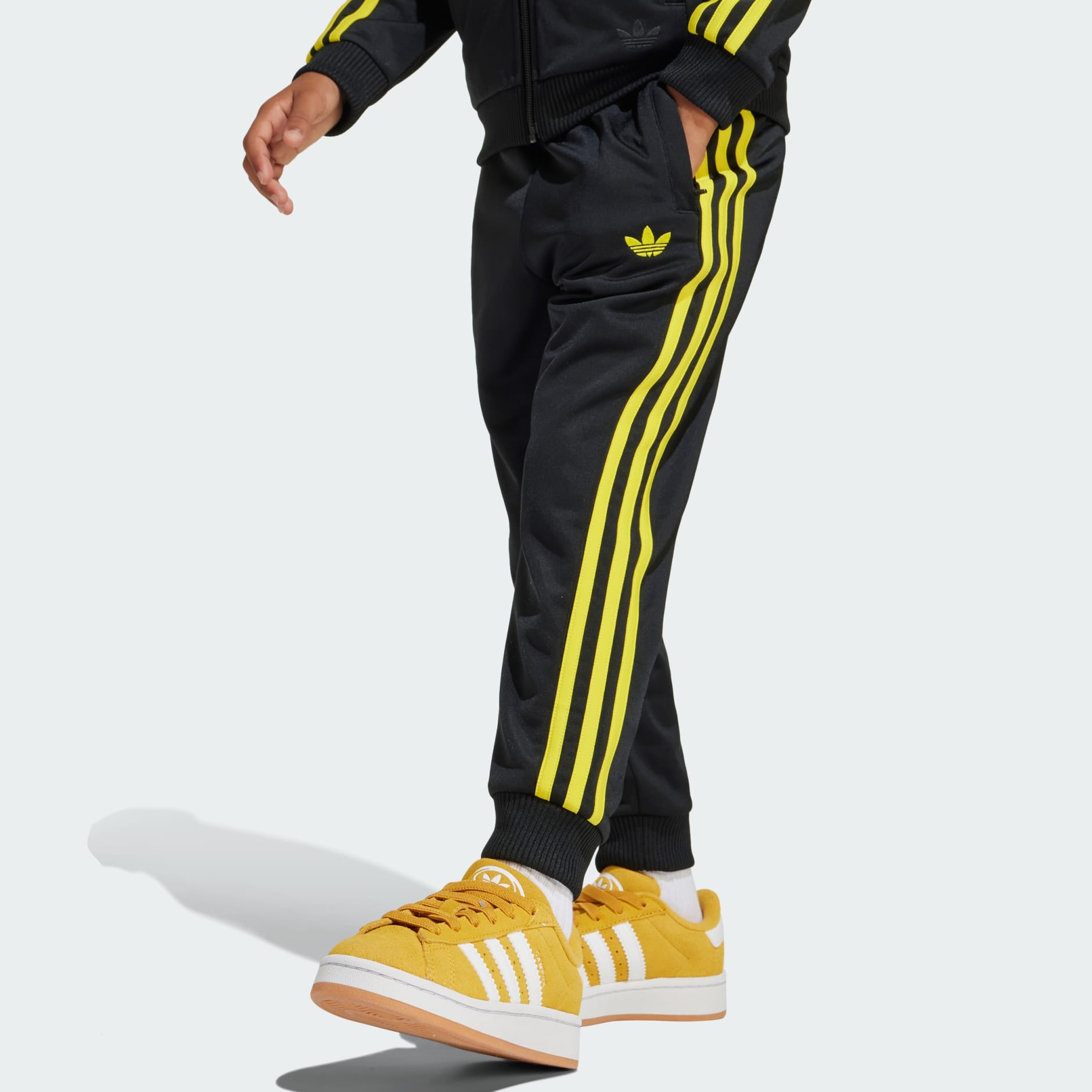 adidas Costum de trening adidas Originals x Smiley World SST pentru ...